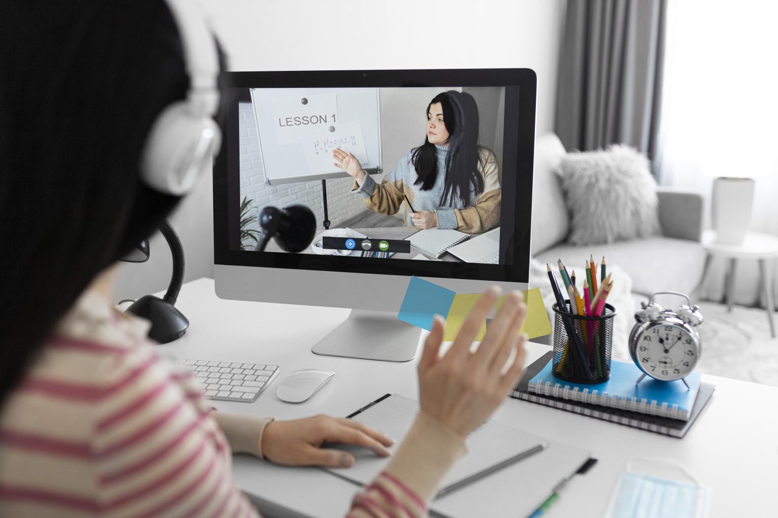 Understanding the Differences Between IB Online and Offline Classes